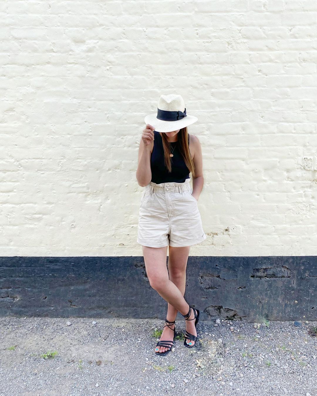 47 Instagram Poses Ideas for Cute Photos - Cappuccino and Fashion